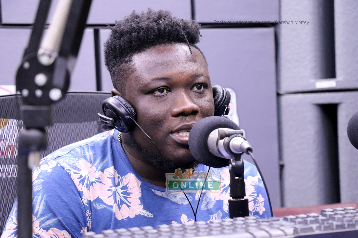 Kurl Songx pelted with water by fan for 'failing' to release hit songs ...