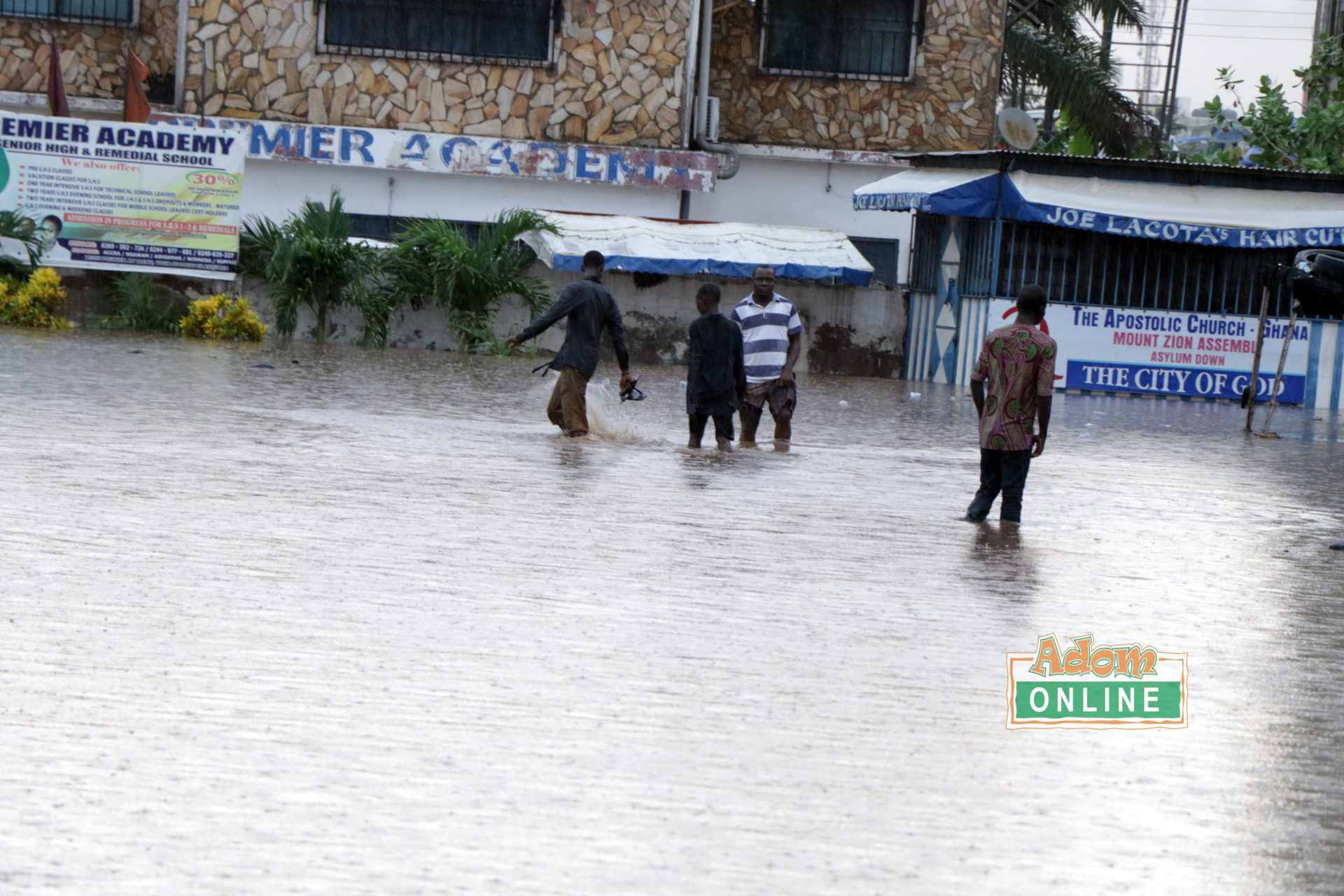 Exclusive photos of Accra flooding as Police rescue flood victims ...