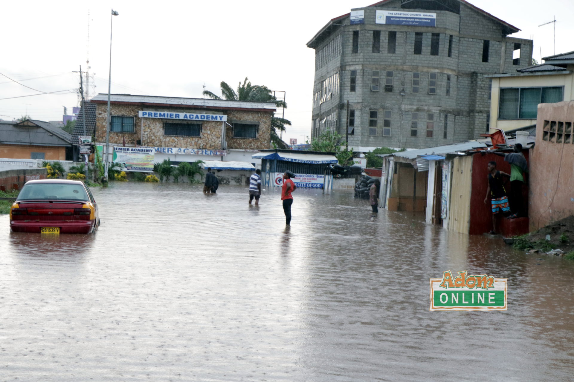 Exclusive photos of Accra flooding as Police rescue flood victims ...