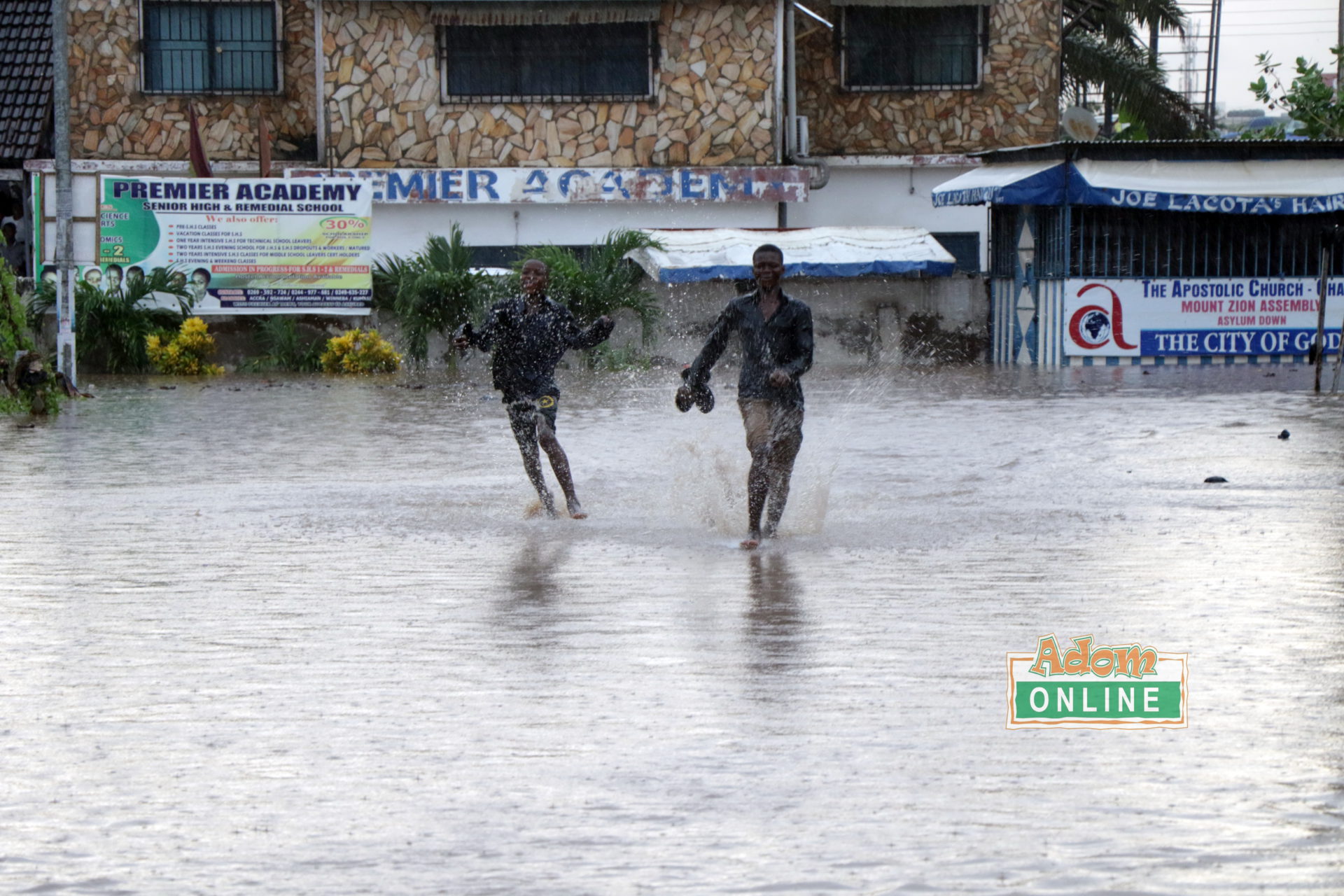 Exclusive photos of Accra flooding as Police rescue flood victims ...