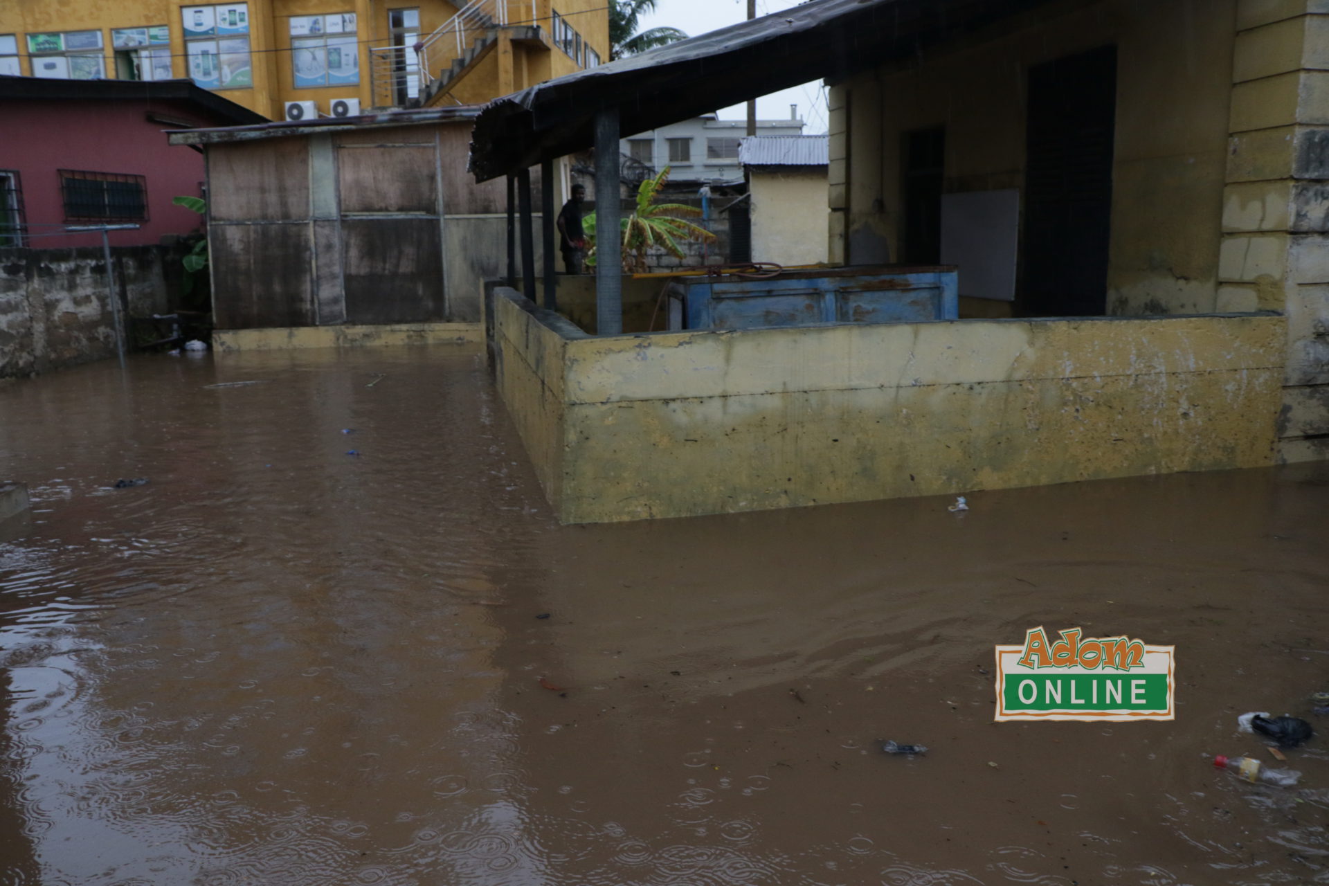 Exclusive photos of Accra flooding as Police rescue flood victims ...