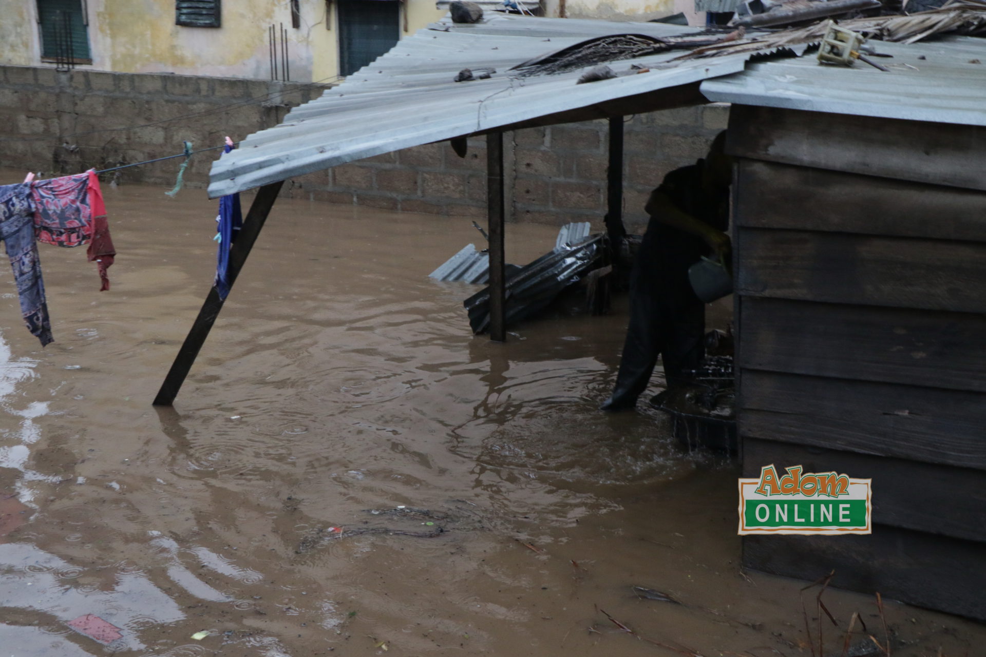 Exclusive photos of Accra flooding as Police rescue flood victims ...