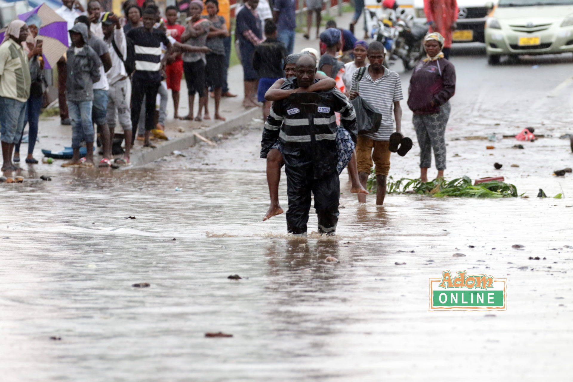 Exclusive photos of Accra flooding as Police rescue flood victims ...
