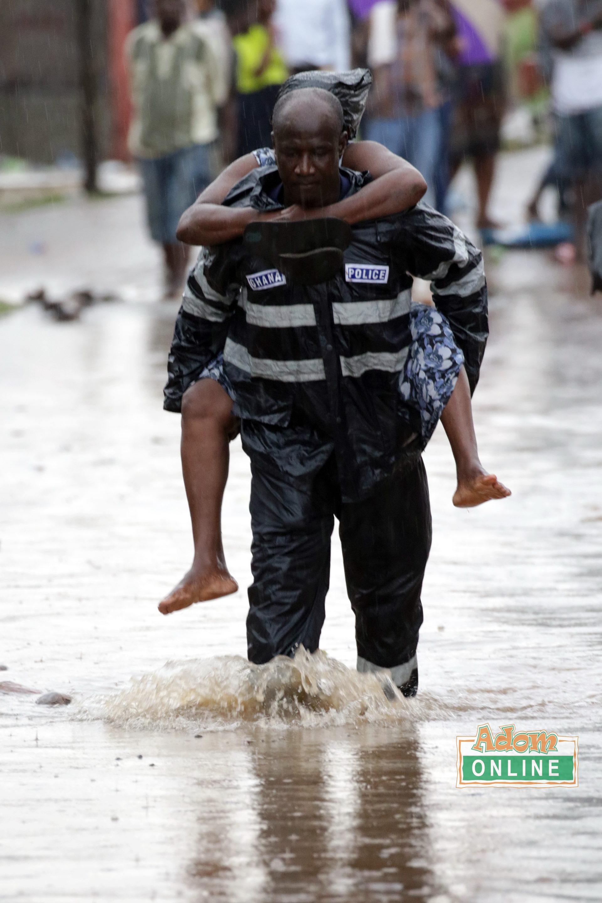 Exclusive photos of Accra flooding as Police rescue flood victims ...