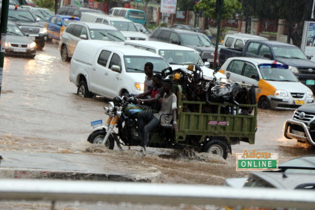 Exclusive photos of Accra flooding as Police rescue flood victims ...