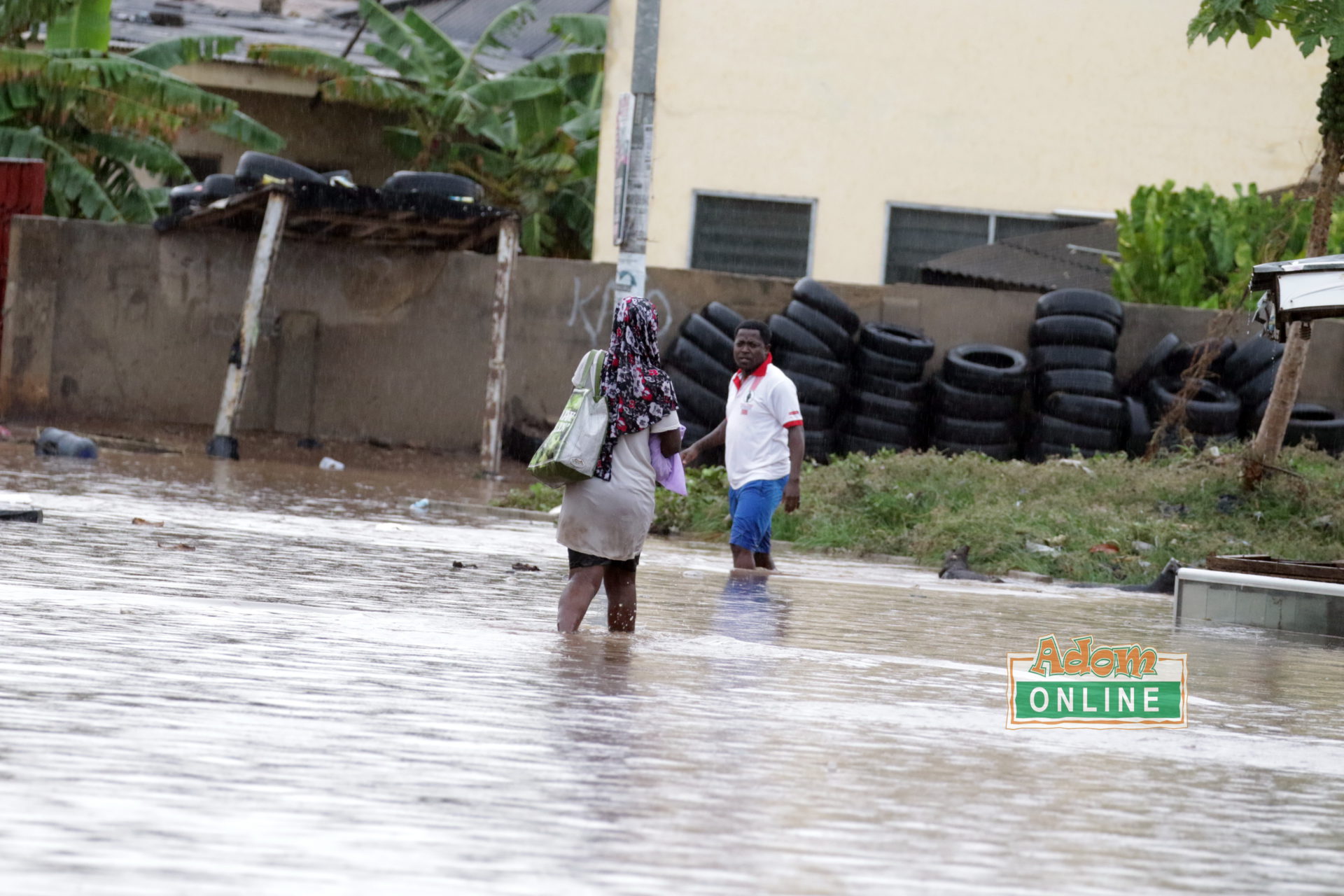 Exclusive photos of Accra flooding as Police rescue flood victims ...