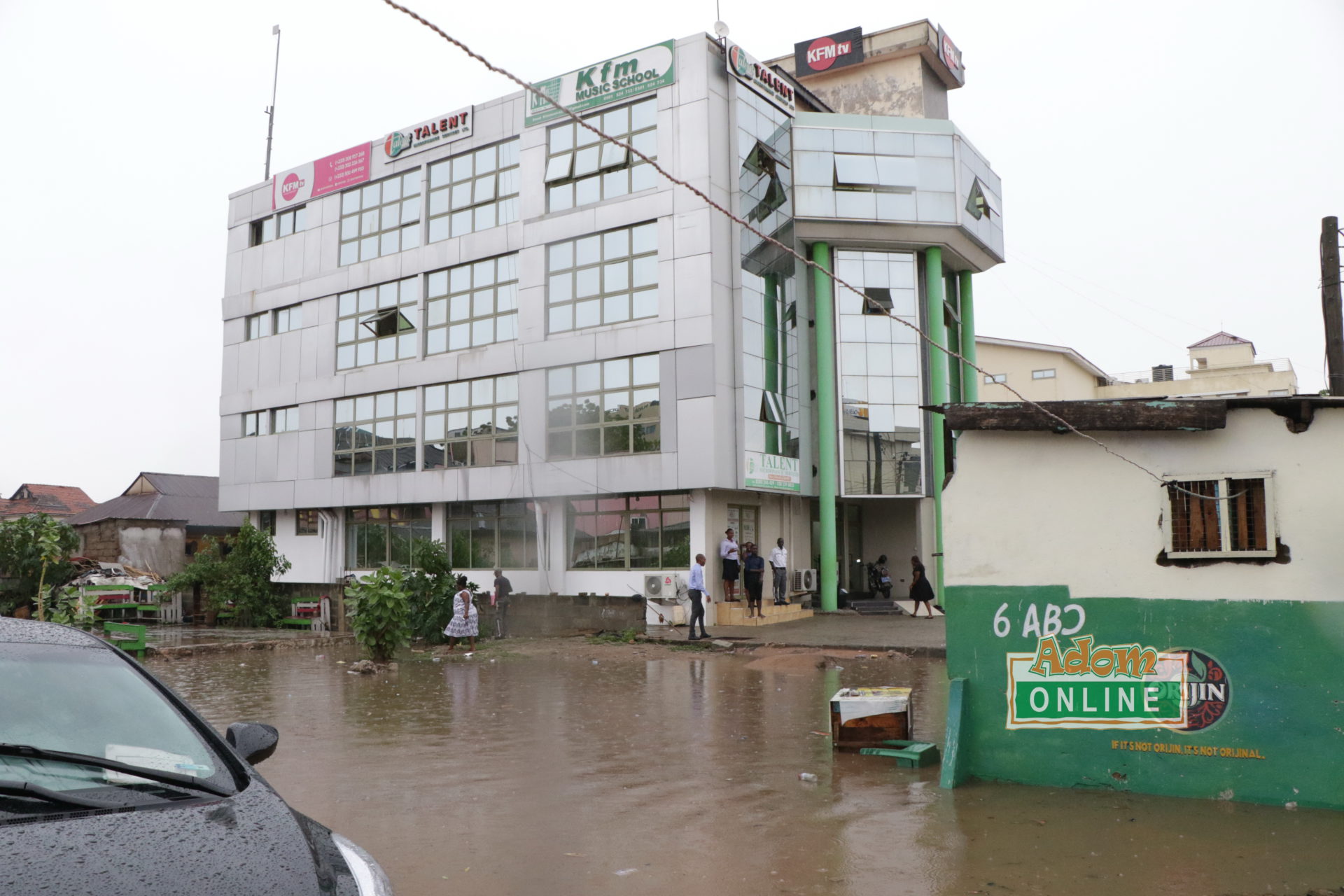 Exclusive photos of Accra flooding as Police rescue flood victims ...