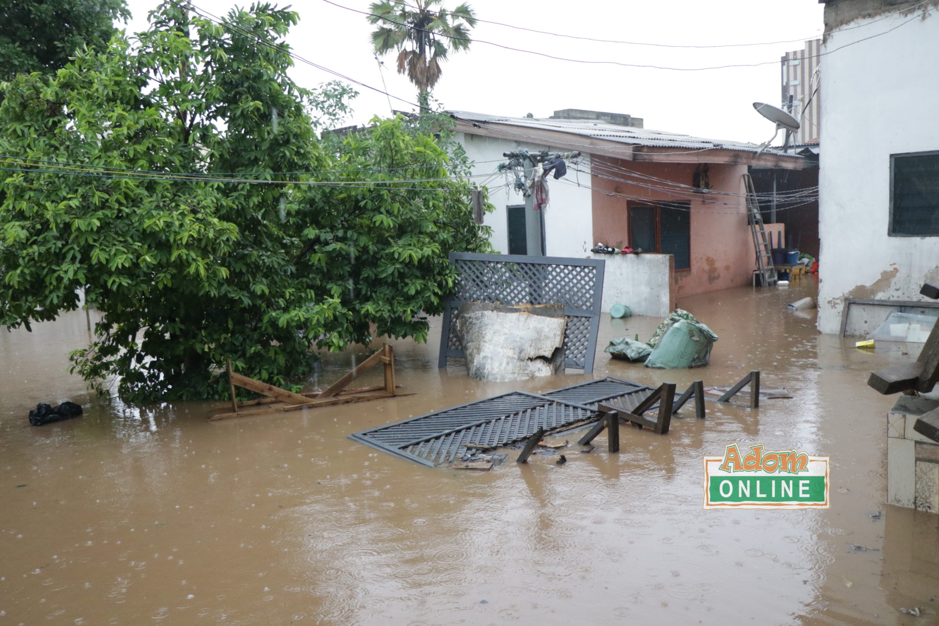 Exclusive photos of Accra flooding as Police rescue flood victims ...