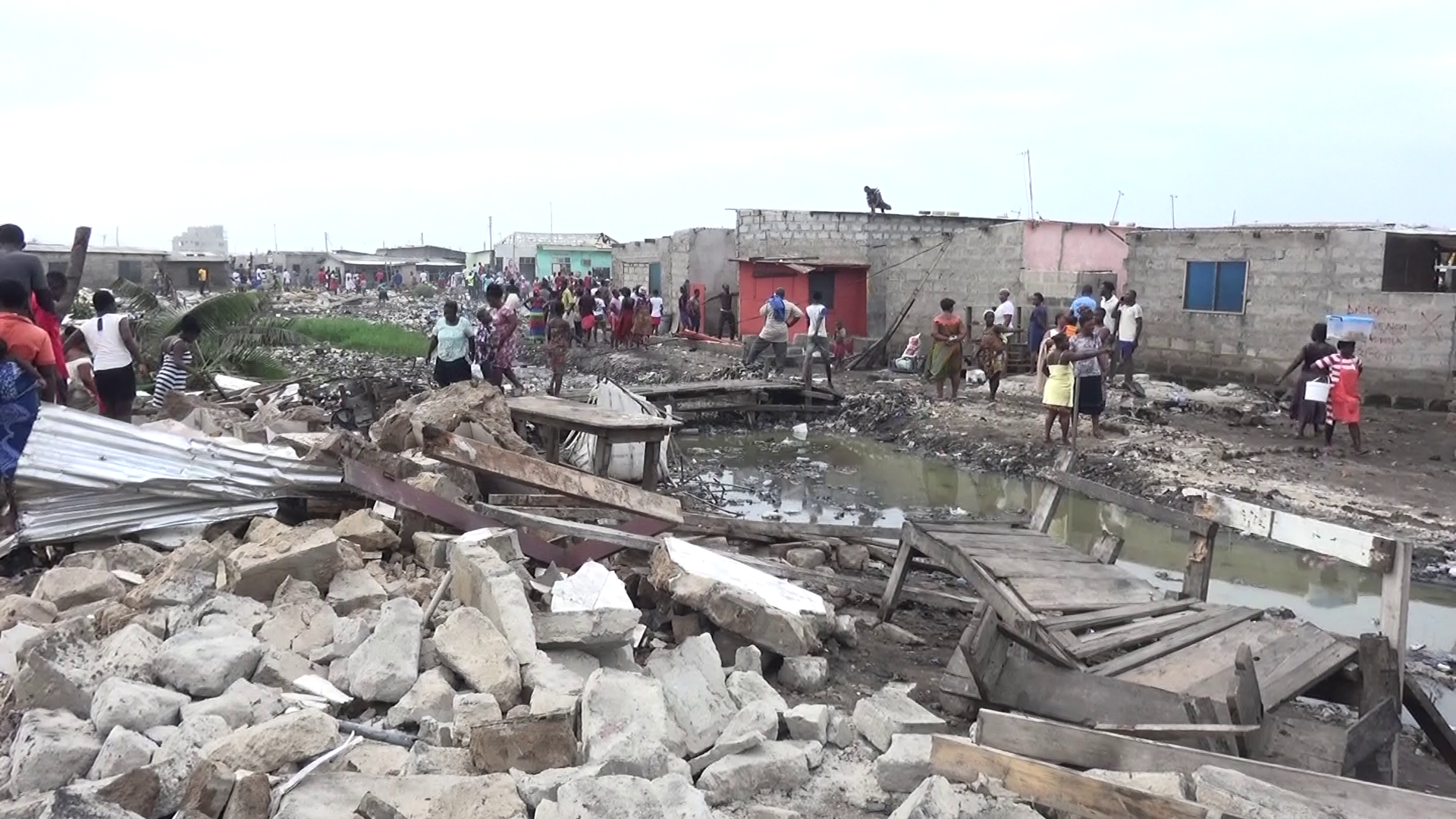 Photos: Over 200 houses demolished at Dansoman - Adomonline.com