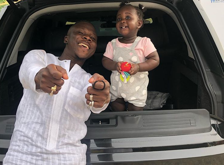 Stonebwoy's heartwarming secret handshake with daughter captivates fans ...