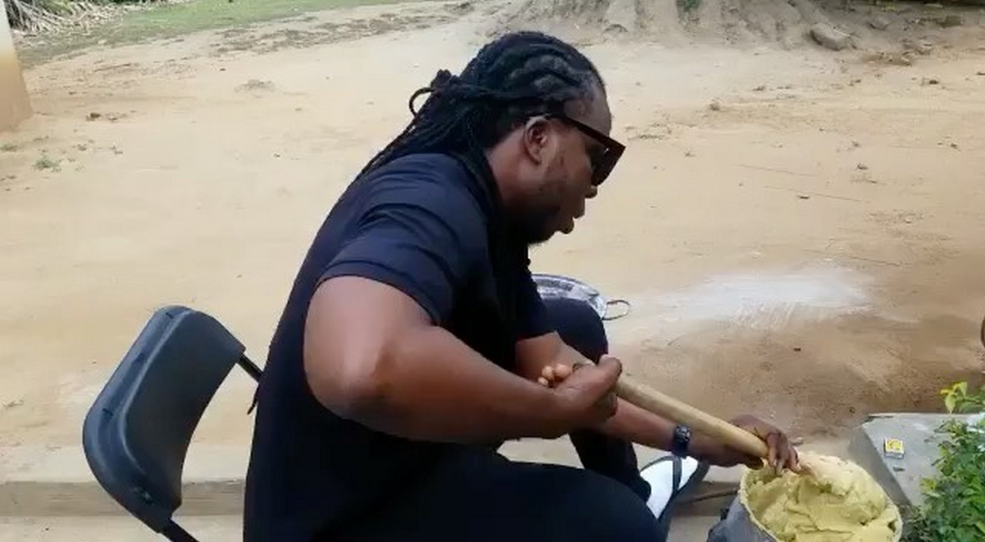 Video: Ayigbe Edem spotted driving banku skillfully - Adomonline.com