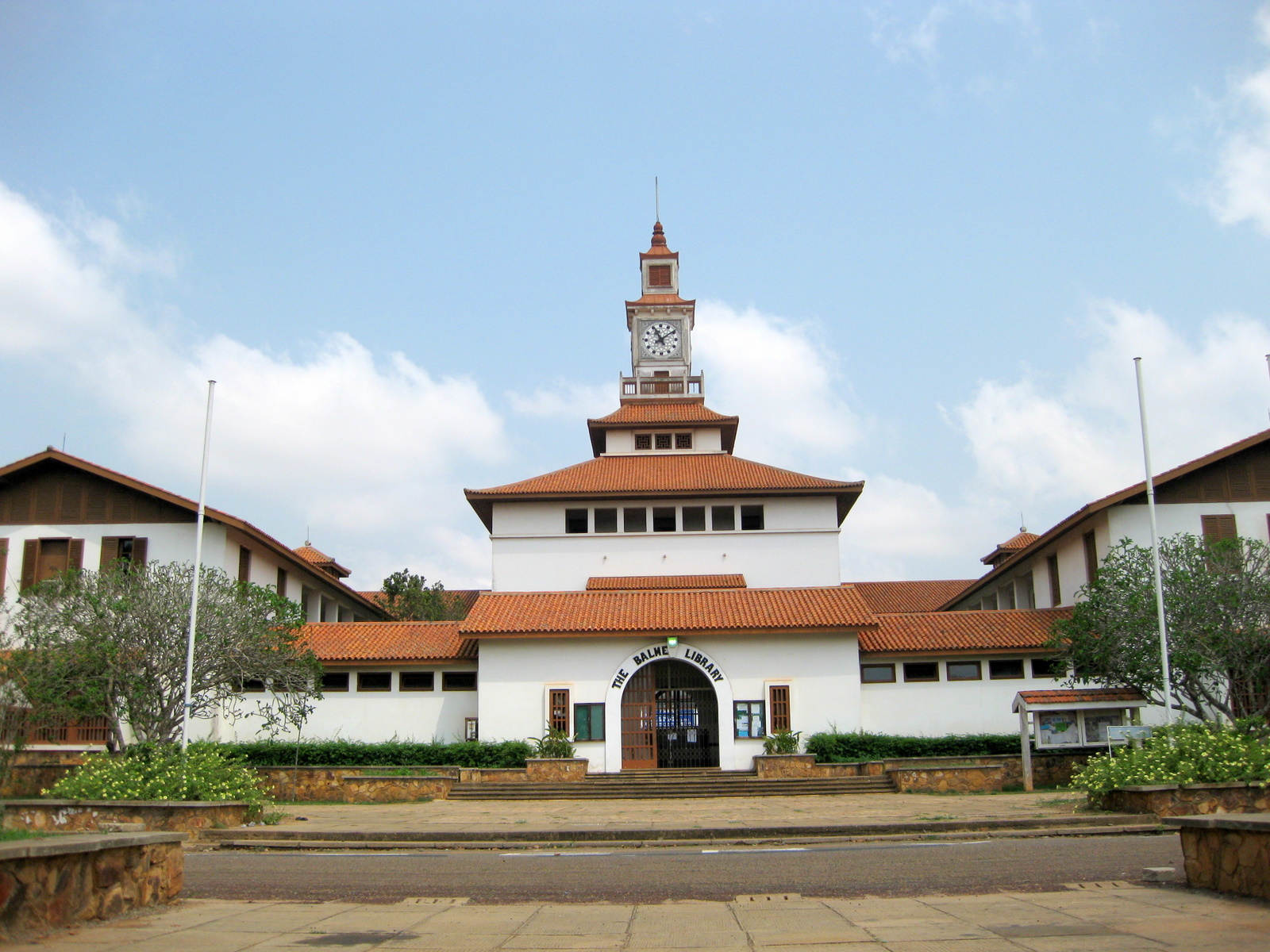 Universities’ Senior Staff strike forces closure of UCC, UG basic ...