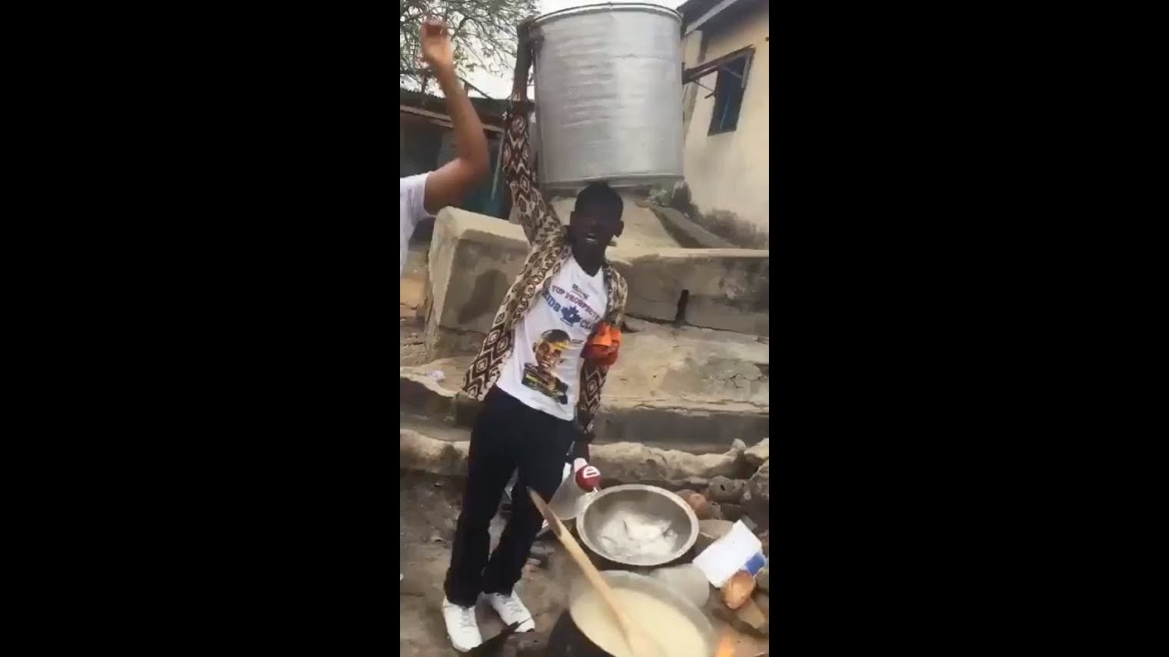 Video: 'Hon Aponkye' fulfills campaign promise - Adomonline.com