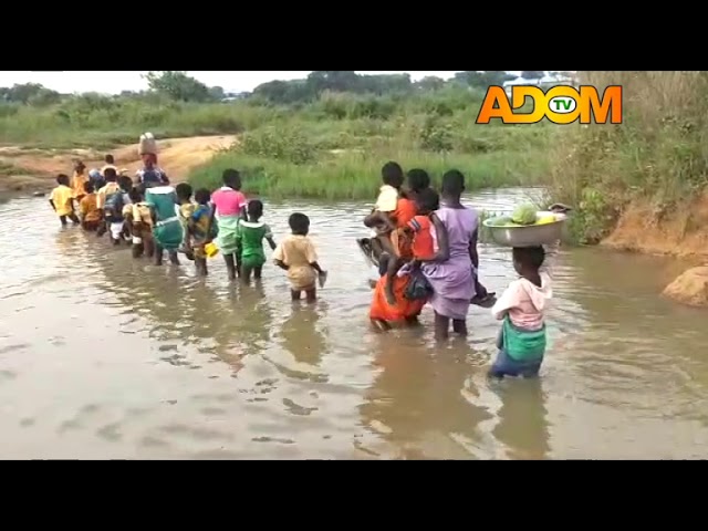 Video: Dambai communities risk lives on river without bridge ...