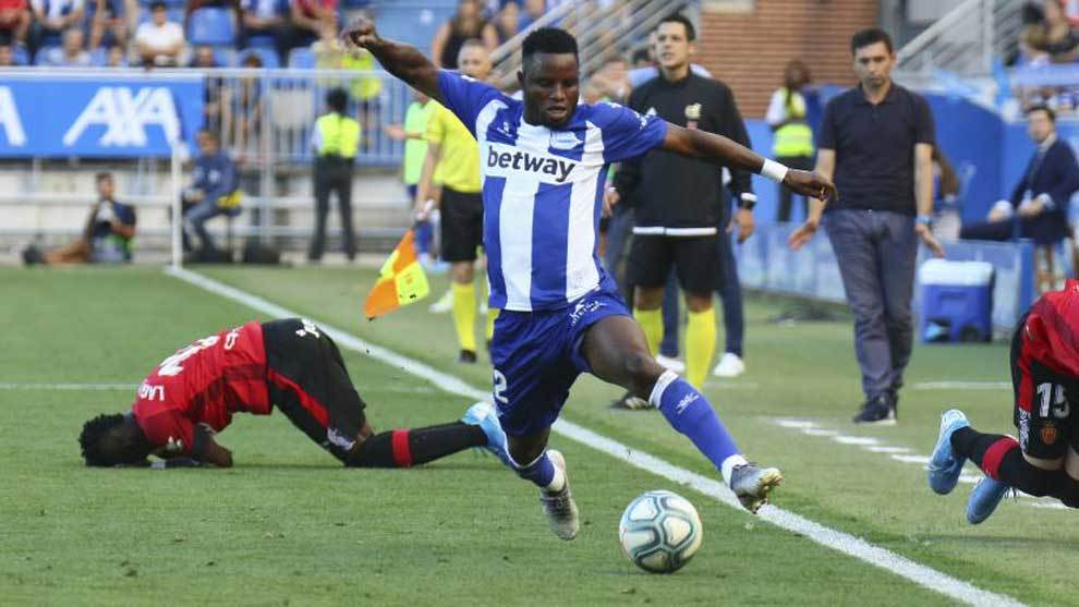 Mubarak Wakaso completes Chinese Super League move Mubarak Wakaso completes Chinese Super League move
