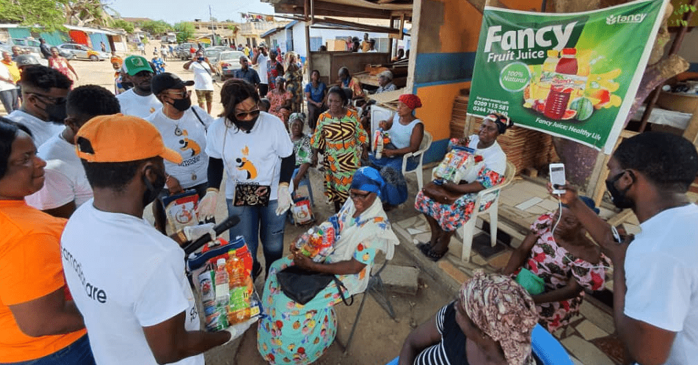 Lockdown: Amadia Foundation presents food items to aged people living ...