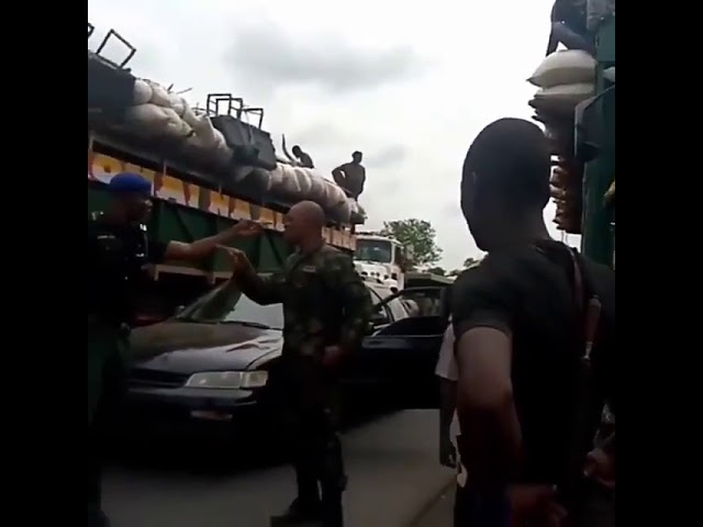 Watch: Soldier, police officer fight over superiority - Adomonline.com