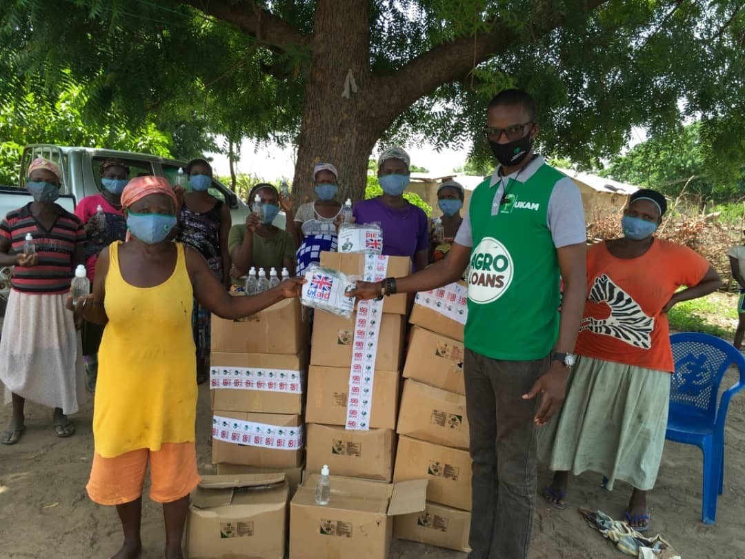 Sinapi Aba Savings and Loans makes donation to clients - Adomonline.com