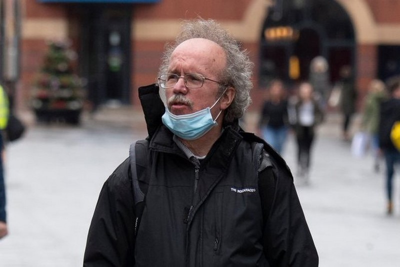 Why you should never pull your face mask down to your chin - Adomonline.com