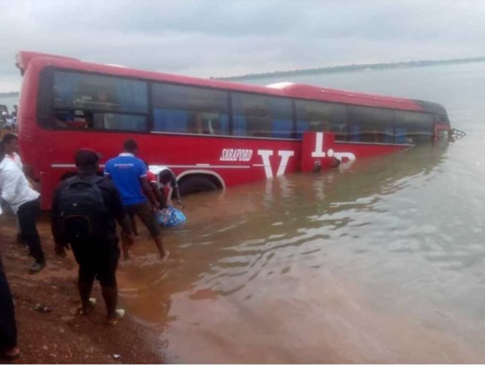 VIP bus plunges into River Oti - Adomonline.com