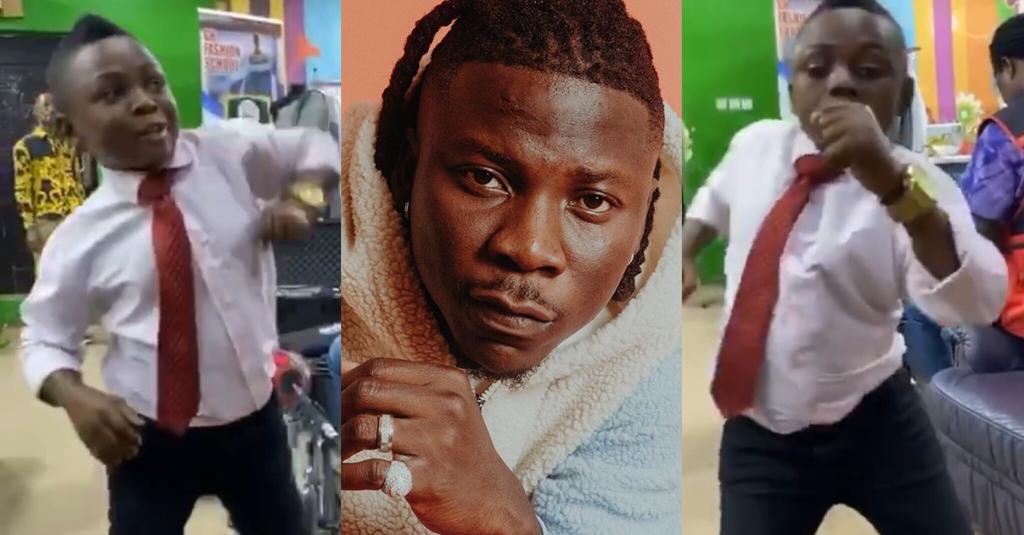 Stonebwoy receives 5 plaques after defeating Sarkodie, Shatta Wale ... Stonebwoy receives 5 plaques after defeating Sarkodie, Shatta Wale ...