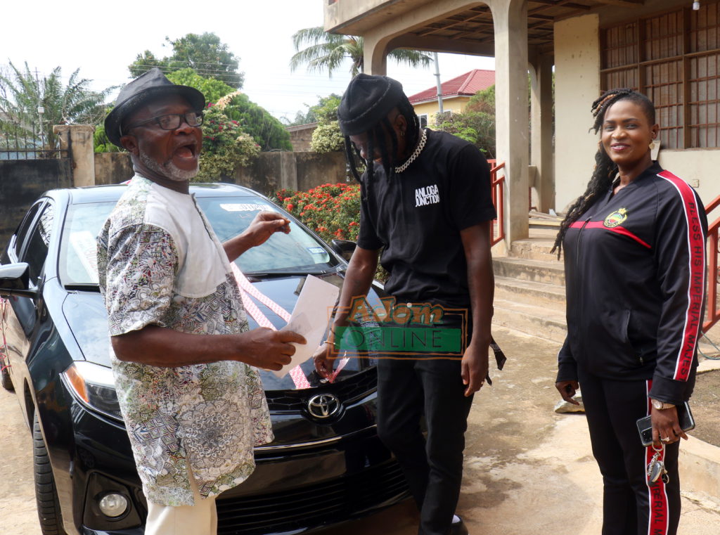 Emotional as Stonebwoy gifts brand new car to legendary music producer ...