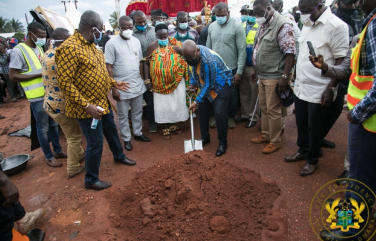 President cuts sod for ‎€30 million water project for Wenchi