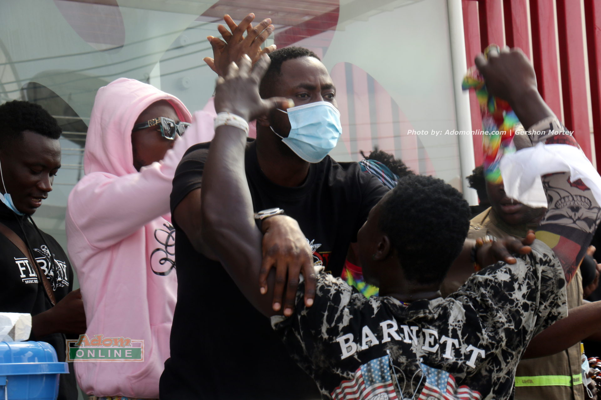 Musician Flyboy Geesus dashes out after die-hard fans stormed Hitz FM during interview [Video ...
