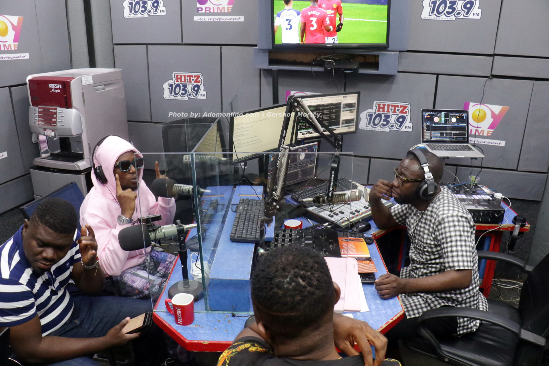 Musician Flyboy Geesus dashes out after die-hard fans stormed Hitz FM ...