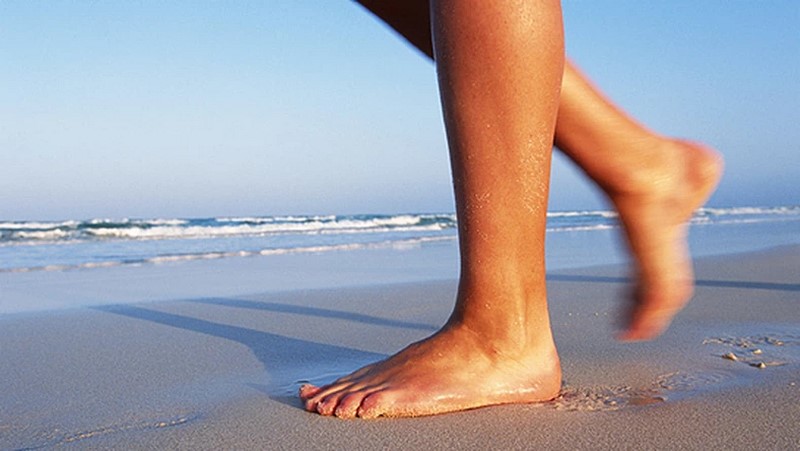 4 health benefits of walking barefoot - Adomonline.com