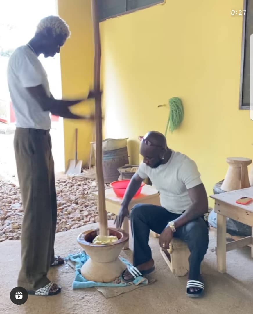 Kwabena Kwabena wows fans with fufu-making skills [Watch] - Adomonline.com