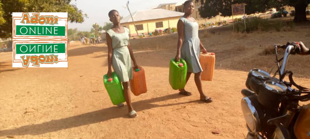 Students beg for water as shortage hits Damango [Photos] - Adomonline.com