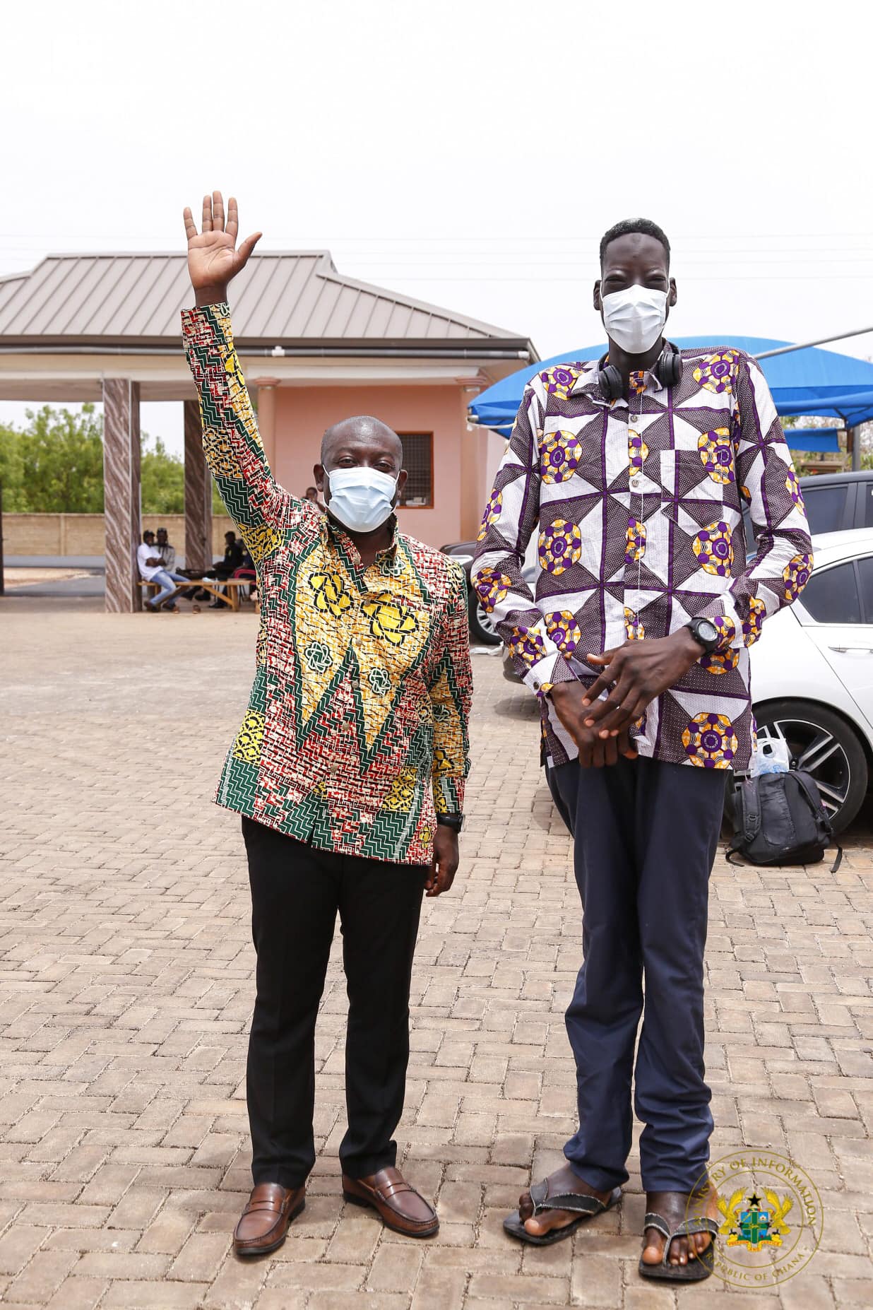 Photo of Oppong Nkrumah with Ghana's 'tallest man' stirs reactions ...
