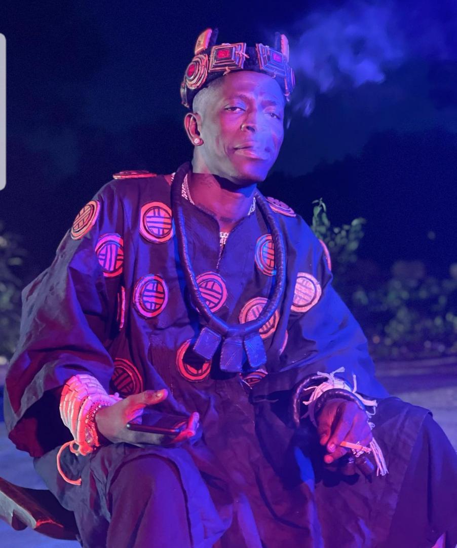 Photos of Shatta Wale performing rituals shake internet - Adomonline.com