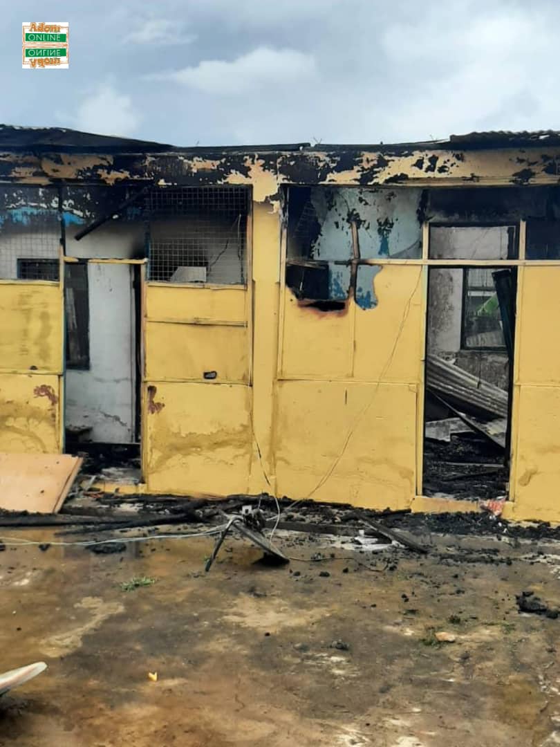 Fire destroys nurses, police quarters at Bompata [Photos] - Adomonline.com