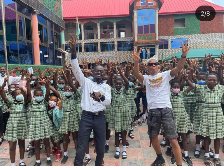 KiDi surprises students of Lil Win's school [Photos+Video] - Adomonline.com