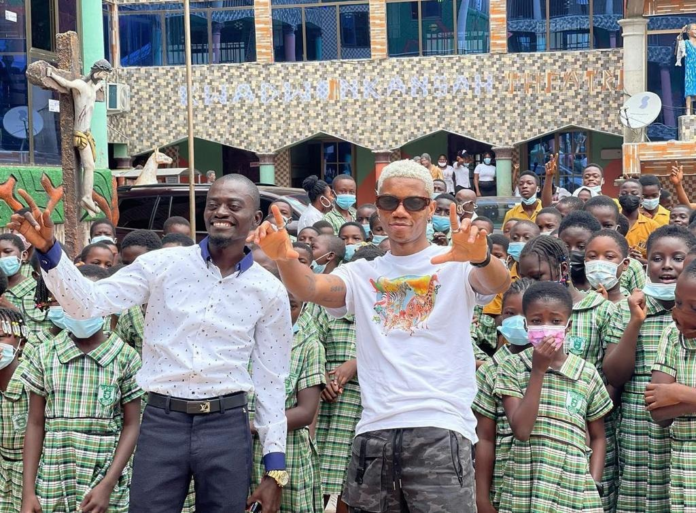 KiDi surprises students of Lil Win's school [Photos+Video] - Adomonline.com
