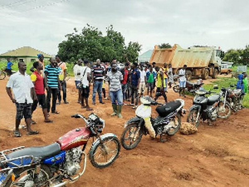 Sandema youth block Road Minister's convoy - Adomonline.com