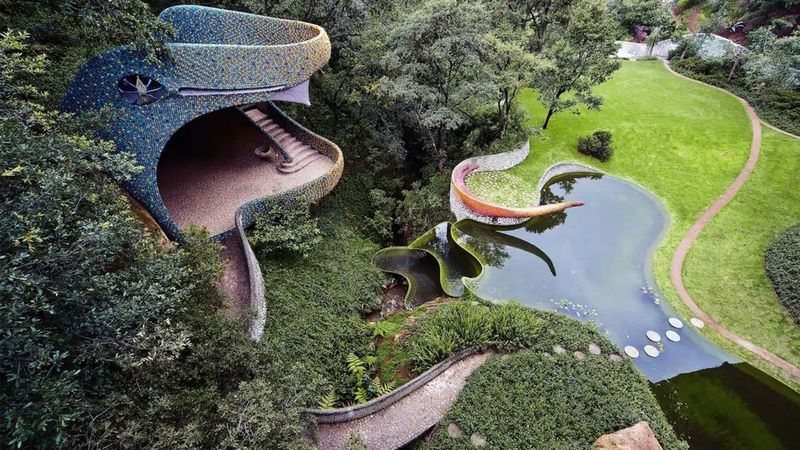 The snake-shaped structure that houses 10 private apartments in a ...