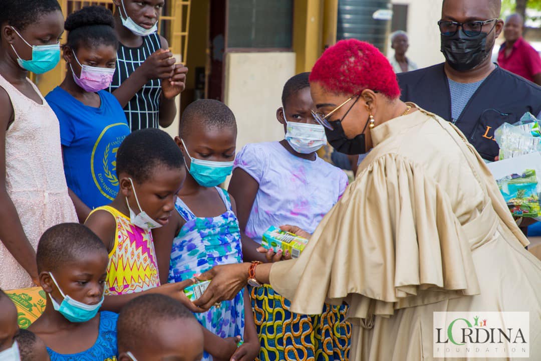 Lordina Mahama puts smiles on faces of children at various orphanages ...