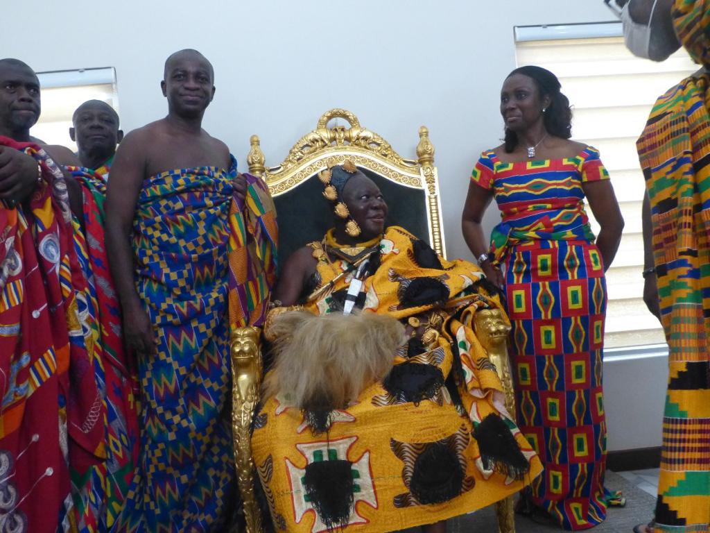 Otumfuo rekindles relationship with Awuah-Darko family [Photos] - Adomonline.com