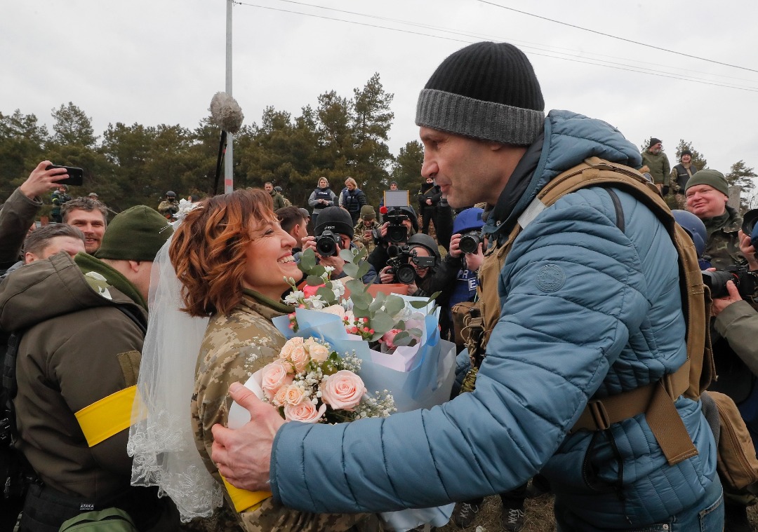 Brave Ukrainian soldiers tie knot at frontline after 11 days of ...