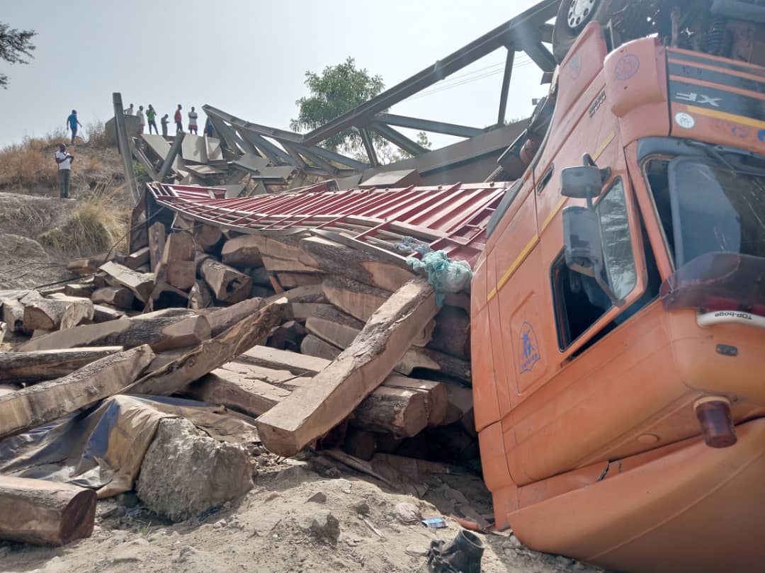 Passengers escape unhurt after steel bridge over river collapses ...