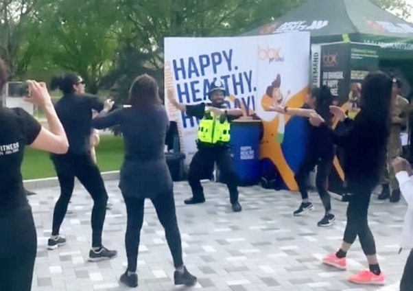 Dancing police officer shows off new moves [Video] - Adomonline.com