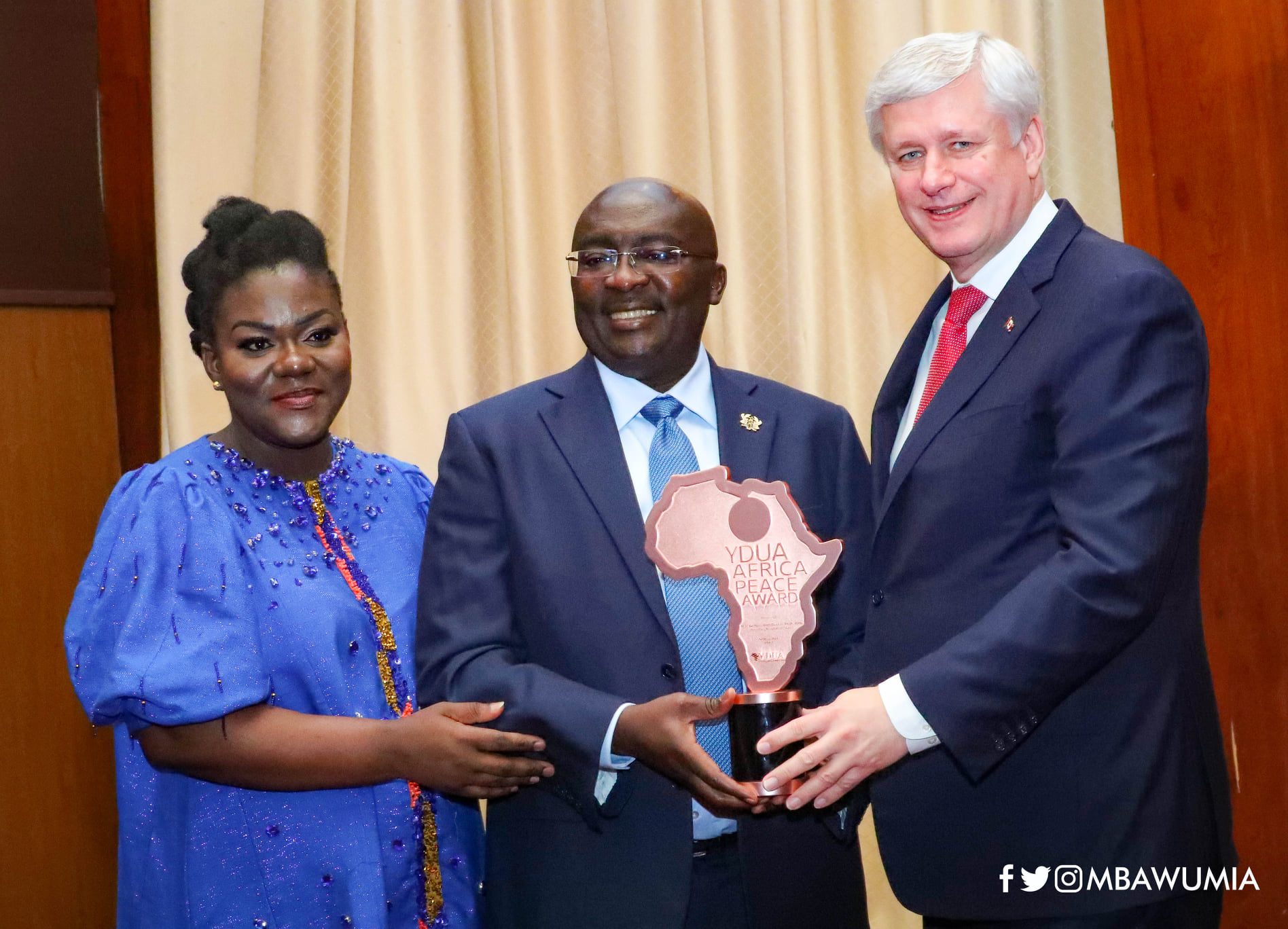 Akufo-Addo receives peace award - Adomonline.com