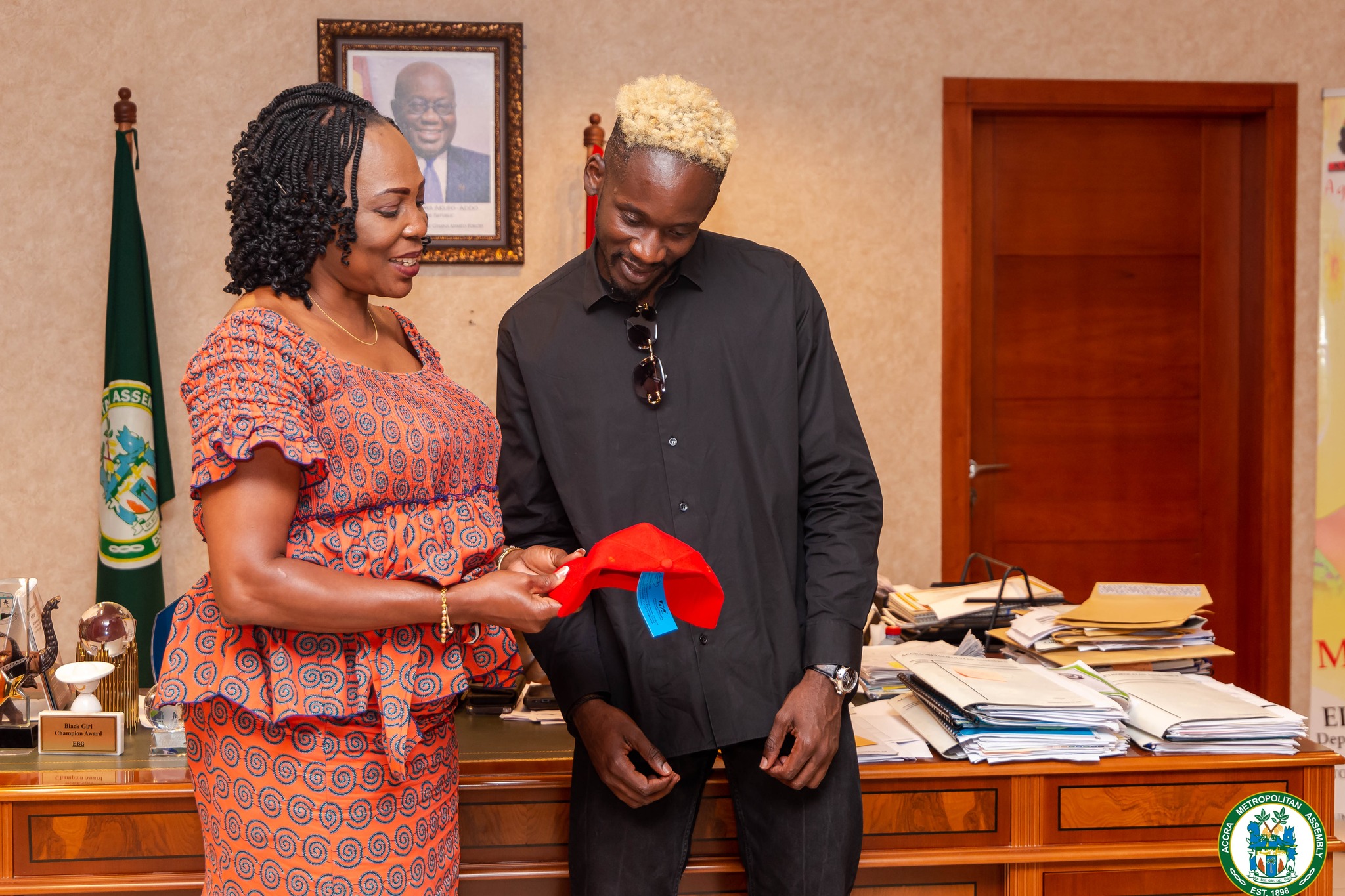 Mr Eazi pays courtesy call on Accra Mayor - Adomonline.com