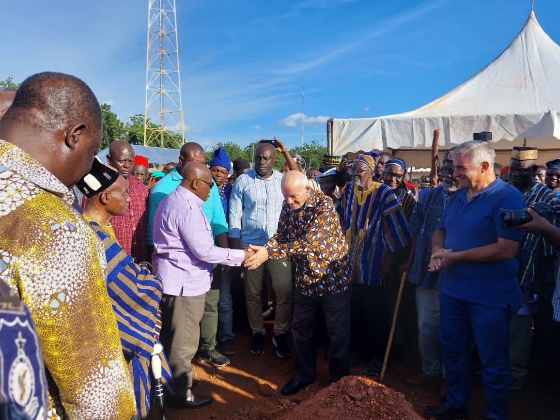 Akufo-Addo cuts sod for dualisation of 2km road at Nandom - Adomonline.com