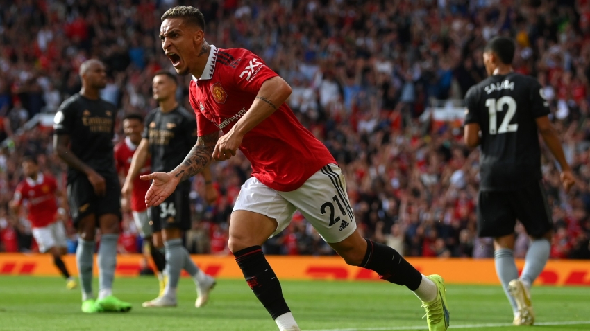 PL: Antony nets debut goal as Man Utd hammer Arsenal to end unbeaten ...