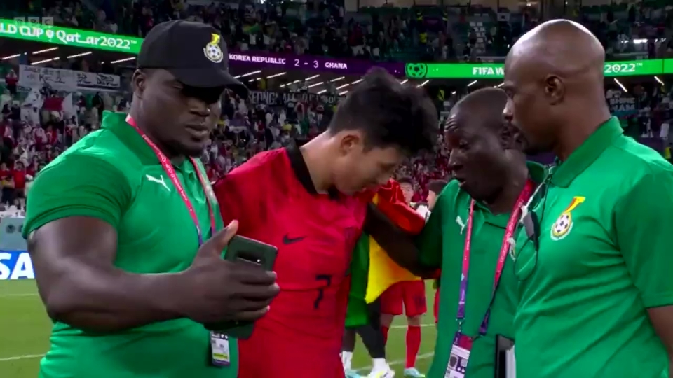 2022 World Cup: Ghana coach takes selfie with crying Son Heung-min ...
