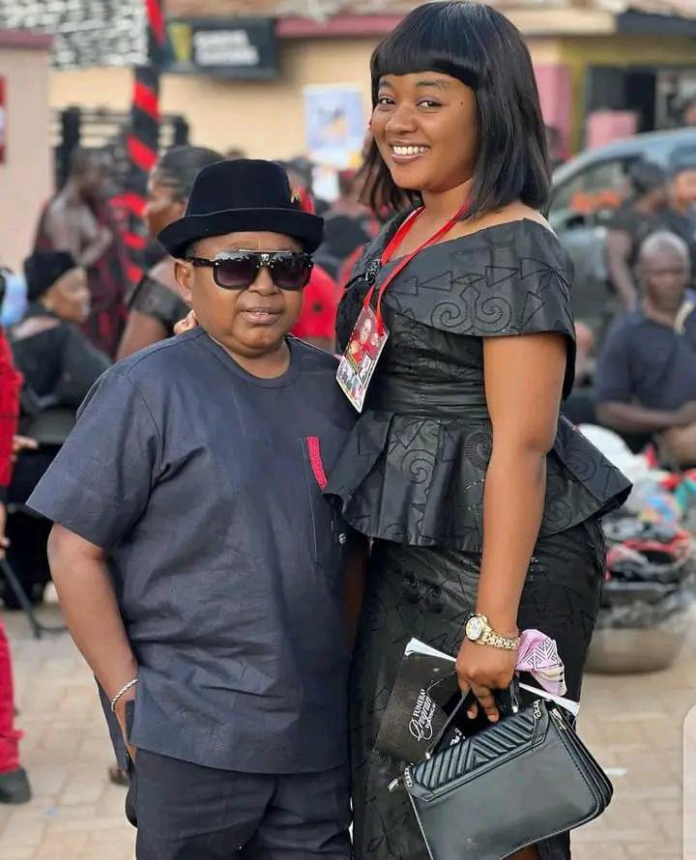 Photo of Wayoosi and his beautiful wife at a funeral causes stir ...